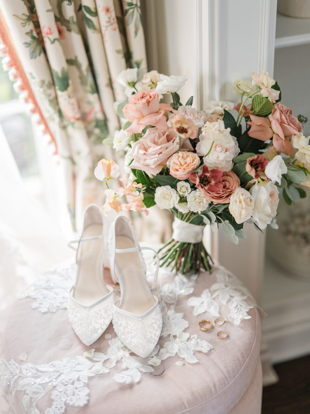 Intimate Greencrest Manor Wedding | Battle Creek, Michigan - Courtney ...